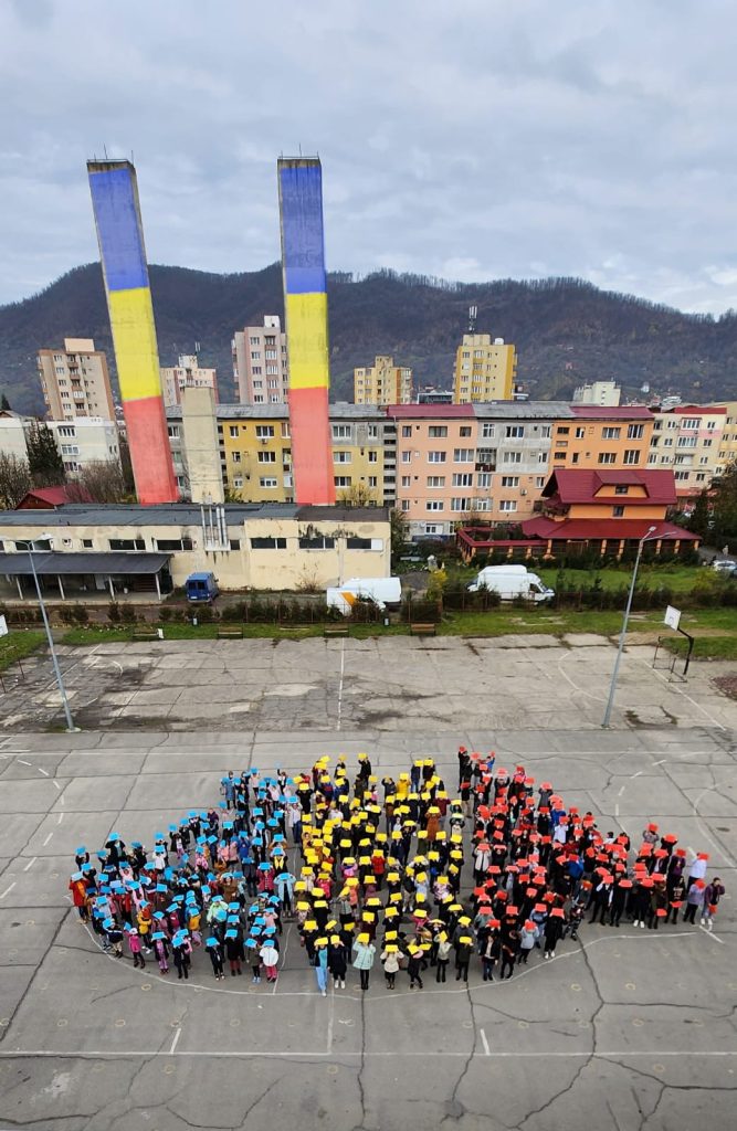 La Școala Gimnazială Nr. 18 din Baia Mare: Flash-mob și alte activități ...